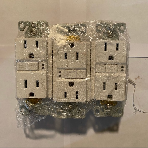 Eaton | Other | Eaton Pack Of 3 Electrical Outlets Receptacles 5amp ...